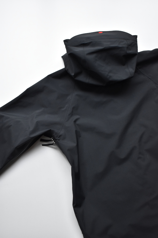 【公式】のネット通販 【kozzy様専用】tilak Storm jacket Mサイズ kreativtbygg.no